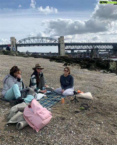 Taylor Hickson Instagram Camera Roll Barf Gethu Cinema