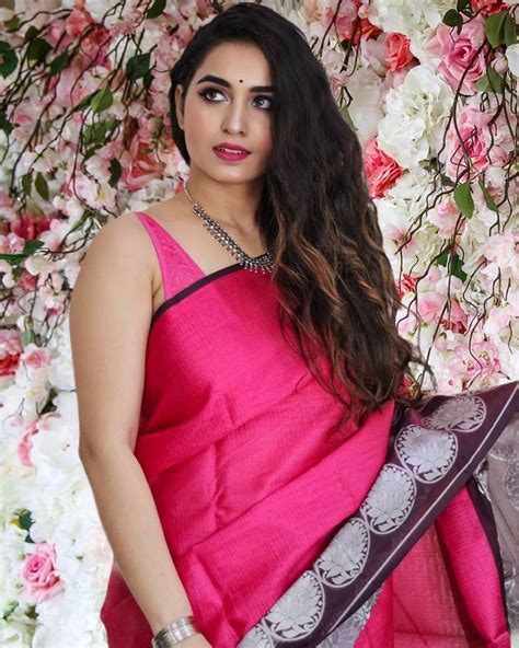 Neeru Starlet Scrolller