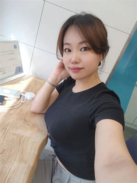 할매 치과 정기검진 댕기왔다 임플란트 더 박기 전에 열심히 관리해야겠어 내 나이 마흔넷인디 아직도 치과가 무섭다
