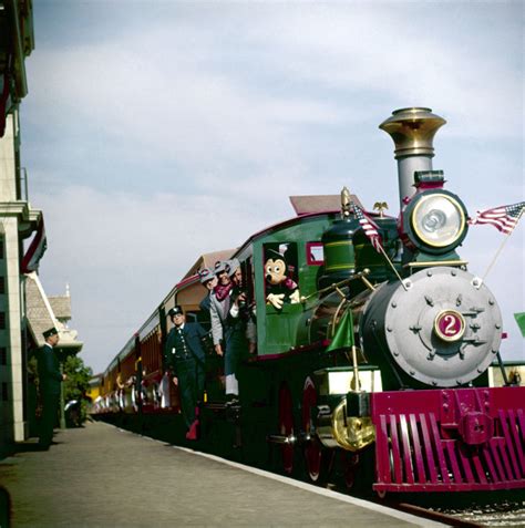 18 Amazing And Rare Colour Photos Of Disneyland In 1955