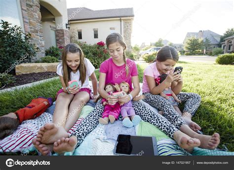 3 Kleine Meisjes Spelen Buitenspeeldag Jantje Beton
