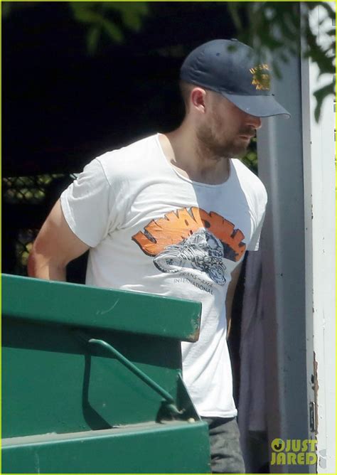 Photo Ryan Gosling Gym July Photo Just Jared