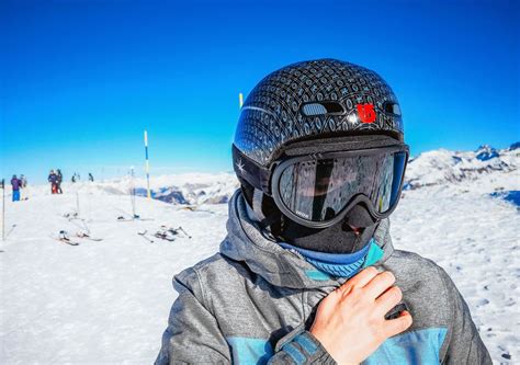 Girl On Ski Resort Creative Commons Bilder