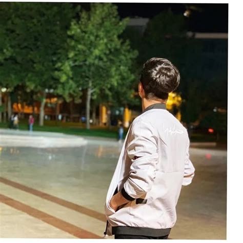 Sahandb Sahandb • Threads Say More