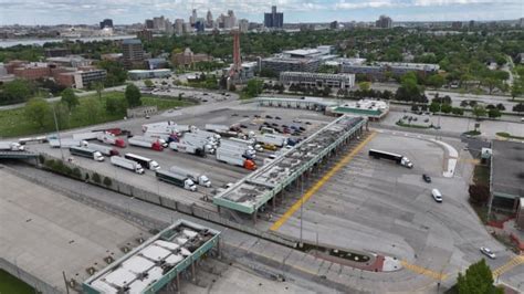 Canadian Border Workers Could Begin Job Action Next Week Heres What