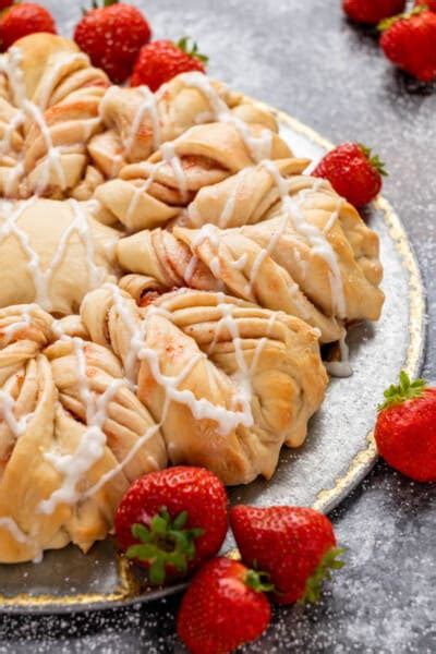 Strawberry Cream Cheese Star Bread