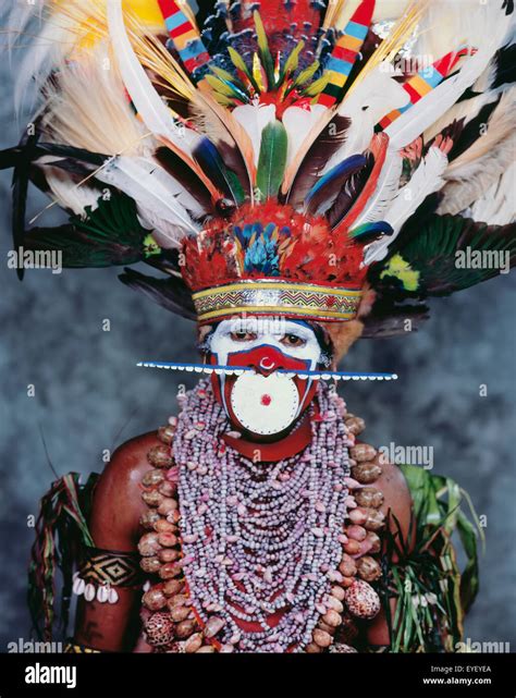 Traditional Papua New Guinea Women