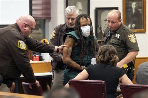 Darrell Brooks Mom Regrets Bailing Him Out Ex Girlfriend