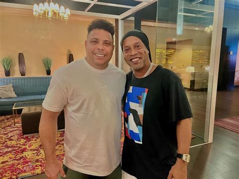 Ronaldo Encontra Com Ronaldinho Gaúcho Resenha Em Dia Vogue