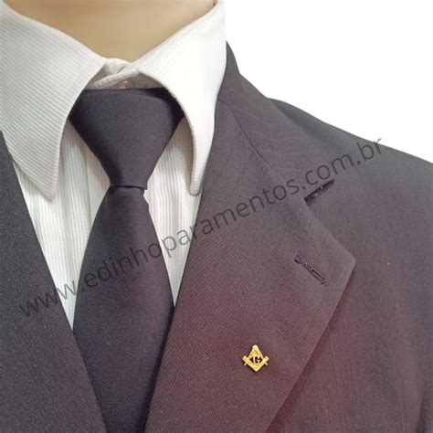 Pin Esquadro E Compasso Pequeno Vazado Dourado