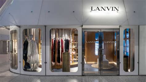 Lanvin全新精品店于戛纳隆重开业，以法式海岸风情礼赞传奇盛事