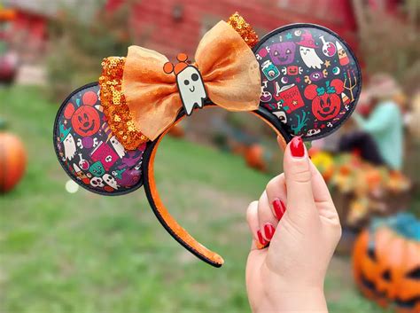Disneyland Paris Welcomes Return Of Mickeys Halloween Celebration