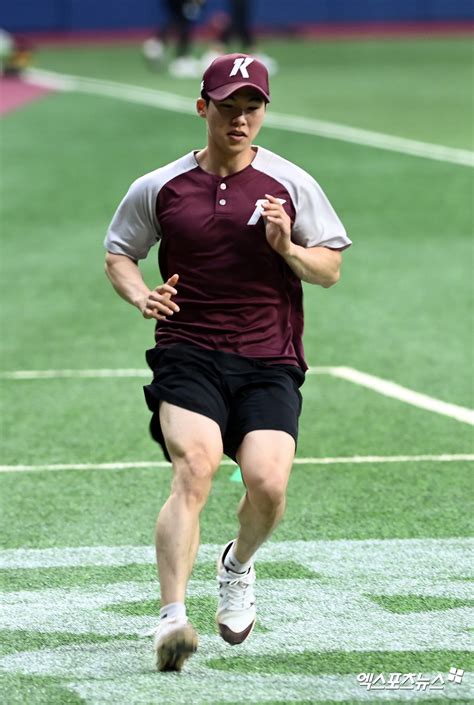 김혜성 도루왕의 탄탄한 근육 포토 나무뉴스