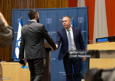 Mosab Hassan Yousef And Israeli Un Ambassador Gilad Erdan Attend A News Photo Getty Images