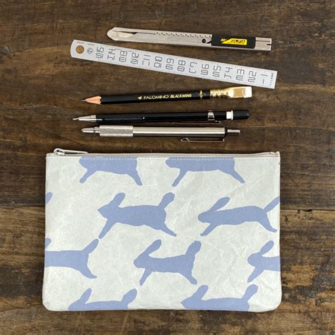 Mina Perhonen ミナペルホネン Siwa ペンケース L ポーチ 小物入れ 筆箱 スリム メンズ 小さめ 通帳ケースうさぎ ウサギ