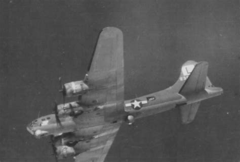 B 17 42 38157 Photo B 17 Bomber Flying Fortress The Queen Of The Skies
