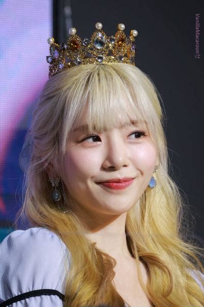 [220430] Musicart Fansign © Vanilla Macaroon Tumbex