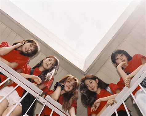 Le Seraphim Charted On Spotifys Weekly Top Song Global For 5