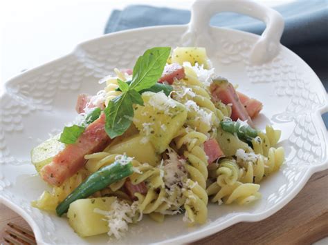 ベーコンと野菜のバジルフジッリ レシピ ピエトロ 美味しいドレッシングとパスタを
