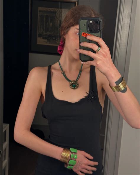 Perla Haney Jardine Perlaz0ne • Instagram Photos And Videos