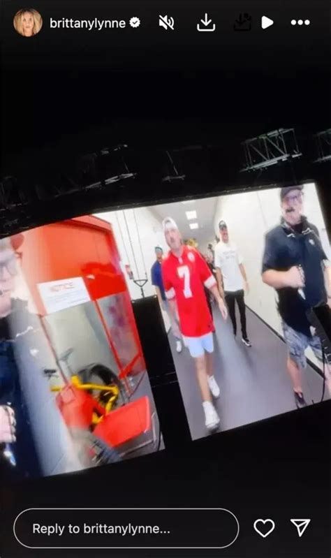 Travis Kelce And Patrick Mahomes Make Grand Entrance With Morgan Wallen At His Show Tmspn