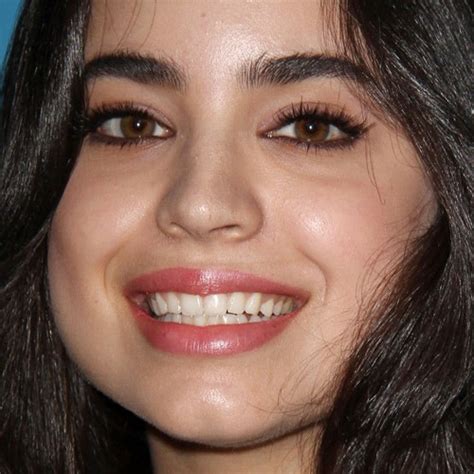 Sofia Carson Makeup Brown Eyeshadow And Pink Lipstick Steal Her Style