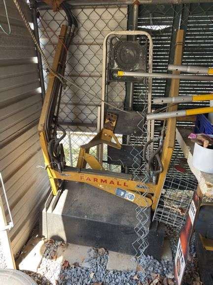 Farmall Loader Gary Realty And Auction