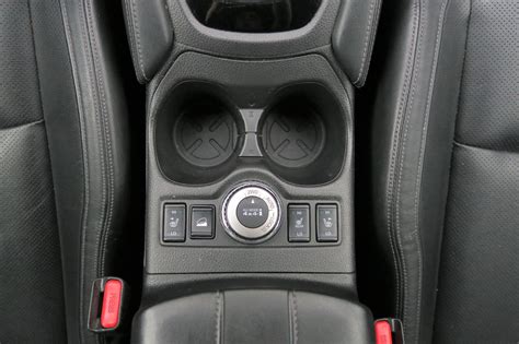 Ojetý Nissan X-Trail je Japonec ze staré školy. Nudný, praktický a ...