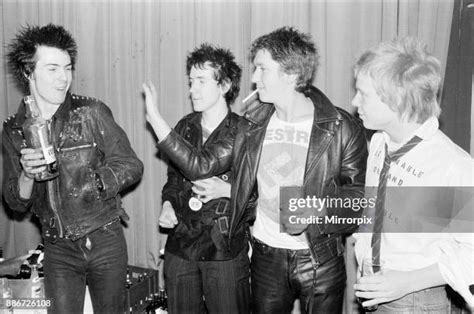 Punk Music Photos And Premium High Res Pictures Getty Images