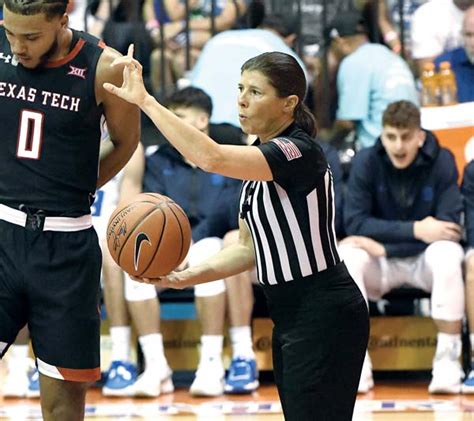 Fc Mt Mi Ref Amy Bonner News Sports Jobs Maui News