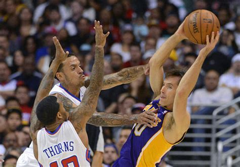 Jelaskan Cara Melakukan Overhead Pass Dalam Permainan Bola Basket