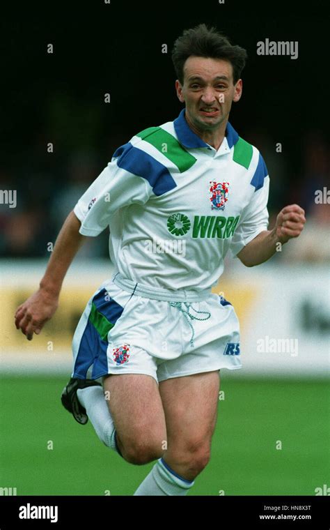 Pat Nevin Von Tranmere Rovers Fotos Und Bildmaterial In Hoher