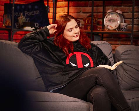 Deadpool Logo Oversize Pull Doudou Noir Elbenwald