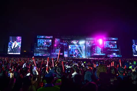 Concert Anh Trai Say Hi Anh Trai V T Ng N Ch Ng Gai S N Xu T X N Fan Qu Ng Ti N Tu I