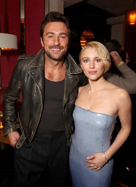 1923s Julia Schlaepfer Dishes On Chemistry With Brandon Sklenar Us Weekly