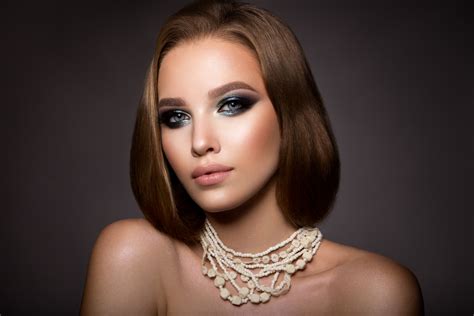 Festliches Make Up Für Einen Glamourösen Eleganten Look