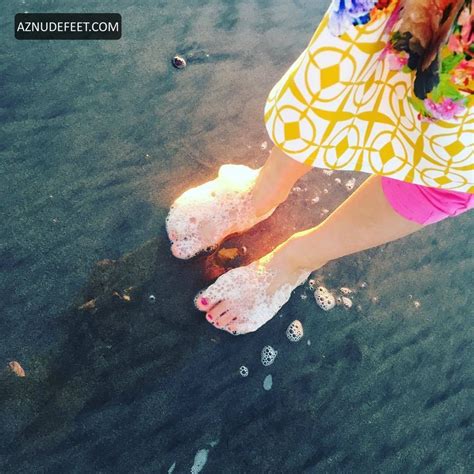 Mally Roncal Feet Aznudefeet