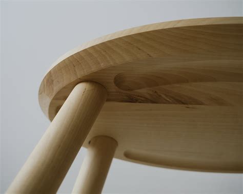 Табурет из массива березы Универсальный и прочный Для кухни и интерьера