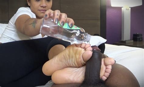 Minnies Sweaty Feet After The Gym Pov Footjob Solemates And Footjobs