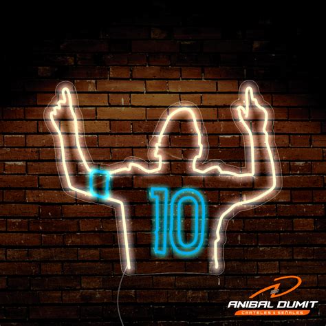 Messi Señalando El Cielo Anibal Dumit