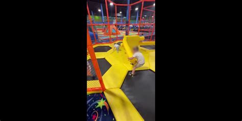 Les Frères Font Des Choses De Frères Blagues Et Les Meilleures Images Drôles