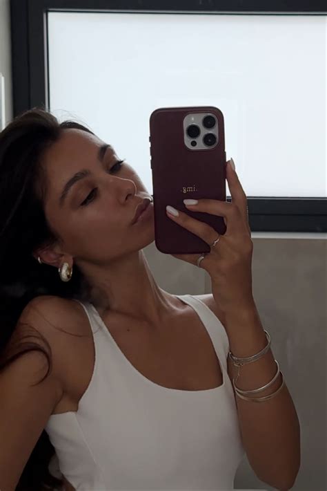 Iphone 15 Pro Case Burgundy Vegan Leather Selfie Phone Case Iphone