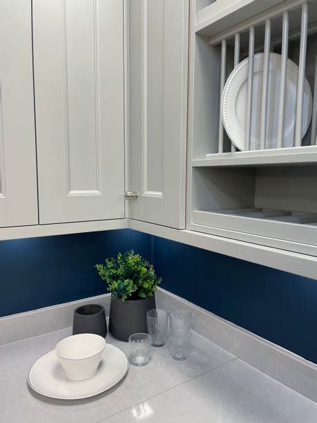 30 Encimeras De Corian Blanco Fotografías De Stock Fotos E Imágenes