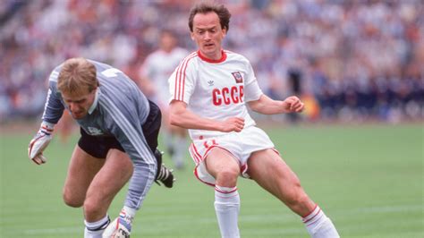 Guerre Un Ancien Ballon Dor Sur Le Front Ukrainien