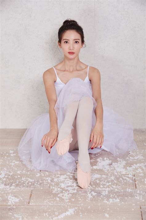 金晨芭蕾舞 艺考生 舞蹈生 一字马 芭蕾 白丝 艺考生 舞蹈生 一字马 芭蕾 白丝 舞蹈生摄影 Mrjhcj