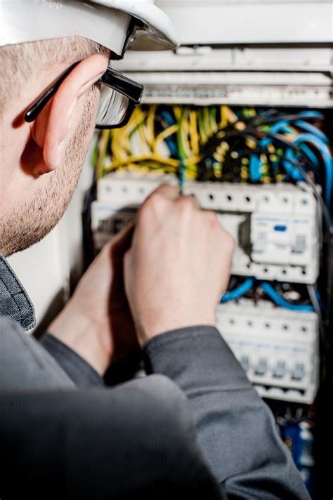 Should You Repair Or Replace A Circuit Breaker Panel Easy Living Mom