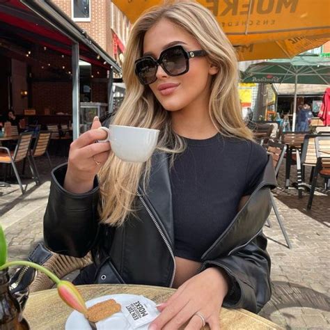 Instagram Babe Luxy Dutch Showt Graag Haar Lijfje