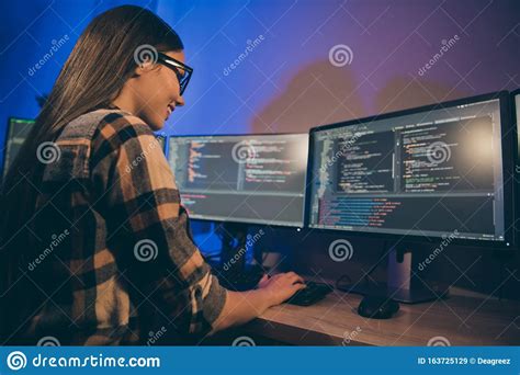 Foto De Adorable Adorable Linda Programadora Chica Que Se Ha Dado