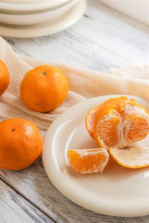 가정용 부엌 감귤 감귤류 감귤류 망상 건강 건강한 식생활 계절 과일 과일 껍질 과즙이 많은 껍질을 벗긴 귤 농작물 느긋한 달콤한 러스틱 만다린