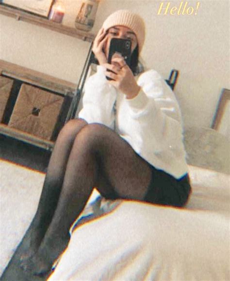 Ava Minds Feet